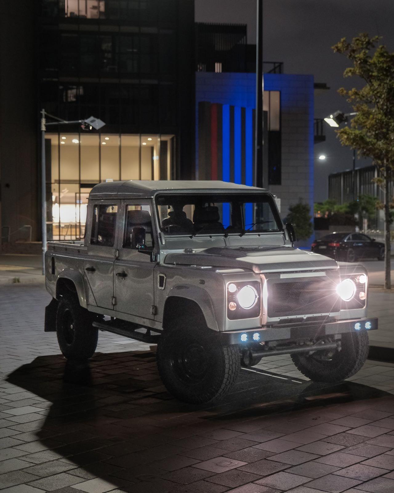 LAND ROVER SKYFALL SILVER DEFENDER 110 UTE – ROHMY AUSTRALIA